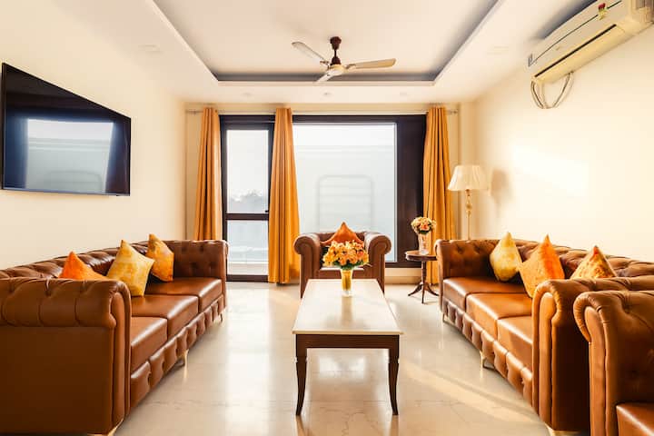 Sts:birdview 4bhk Greater Kailash 1 M Block Market - New Delhi