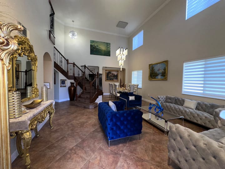 Guitar La Cul De Sac - Miami Gardens, FL