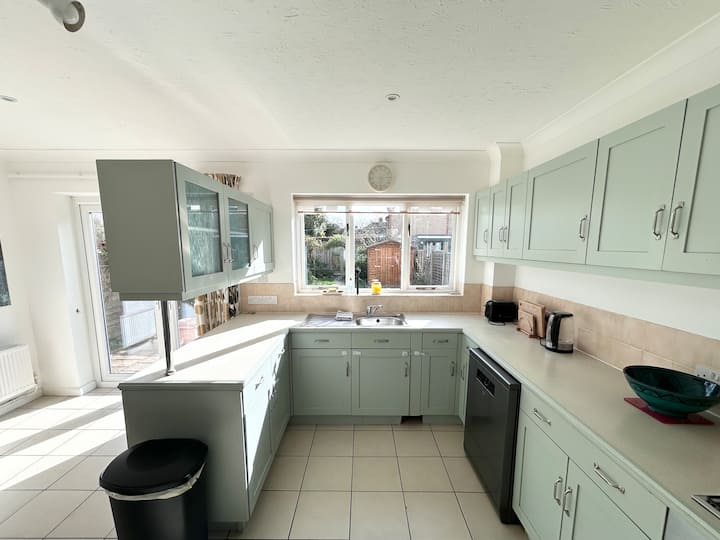 4 Bedroom Family Home I Cambridge Station, Parking - Cambridge
