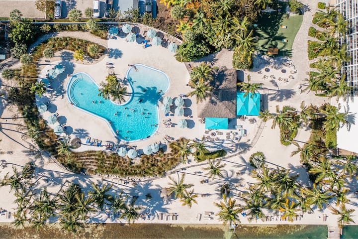 Rare Find! Free Parking, Pets Allowed, Pool - Islamorada, FL