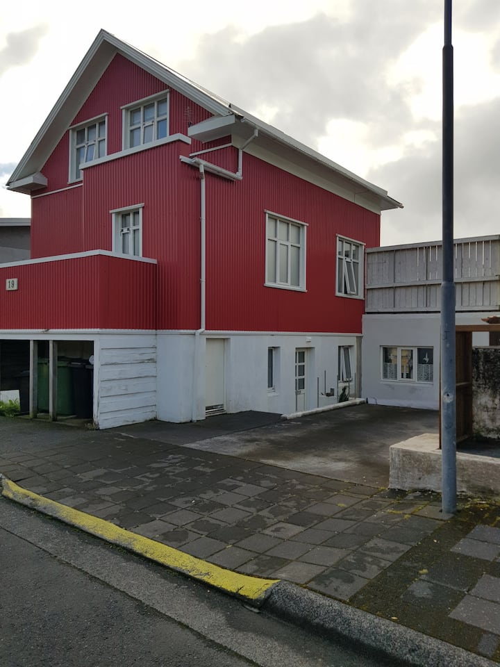 Flott Eign í Miðbæ Vm.eyja. - Iceland