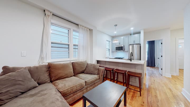 East Rock 4 Bedroom 2 Baths Apt. - New Haven, CT