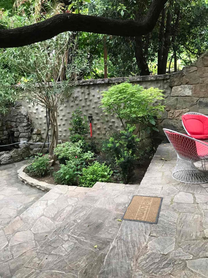 A Home To Roam. - Tiflis