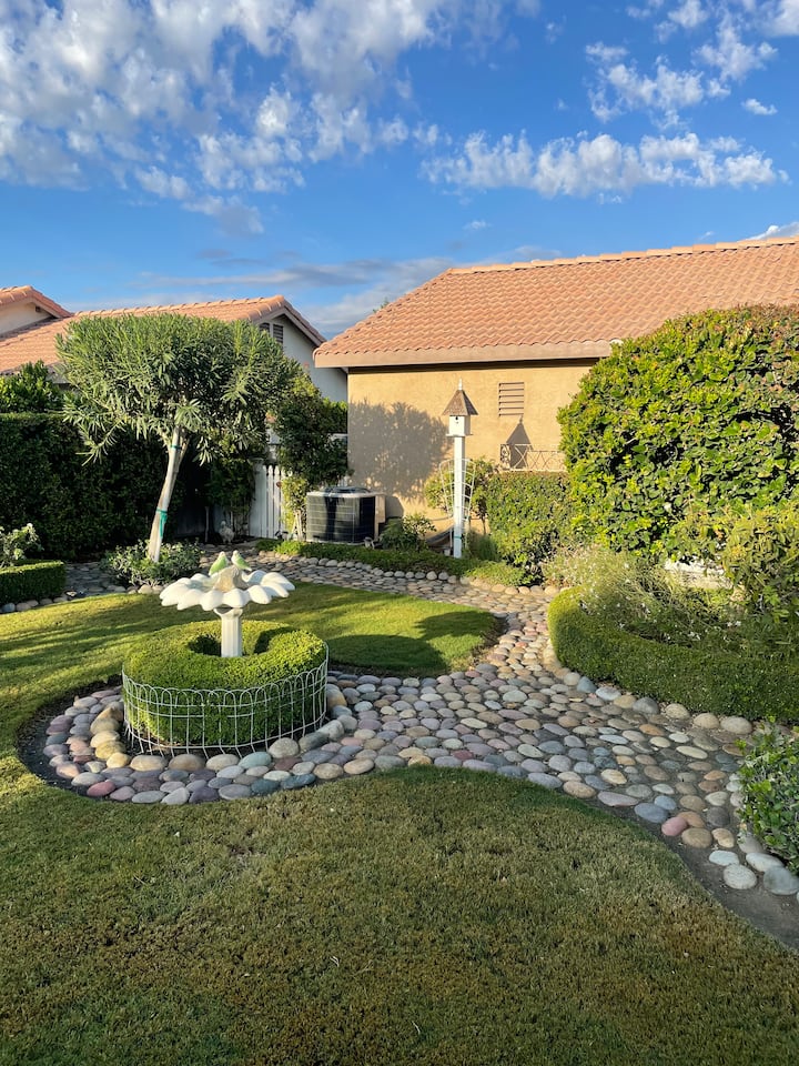 Chateau Bleu Cottage - Palm Desert, CA