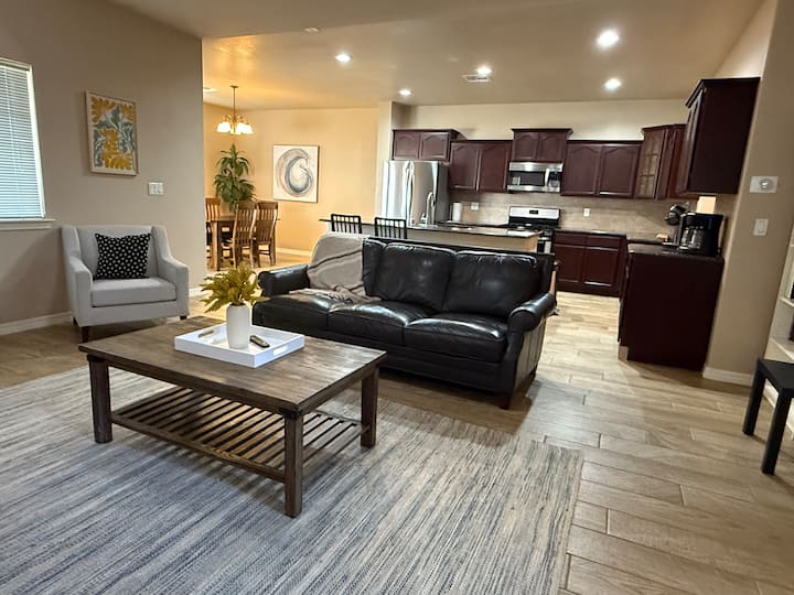 Charming Home By Outlet Shoppes - El Paso, TX