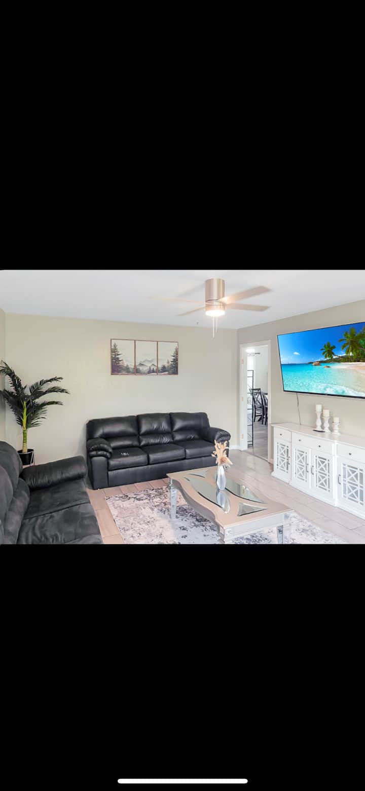 Beautiful Home | Pool | Quiet Neighborhood! - Playland, Fresno