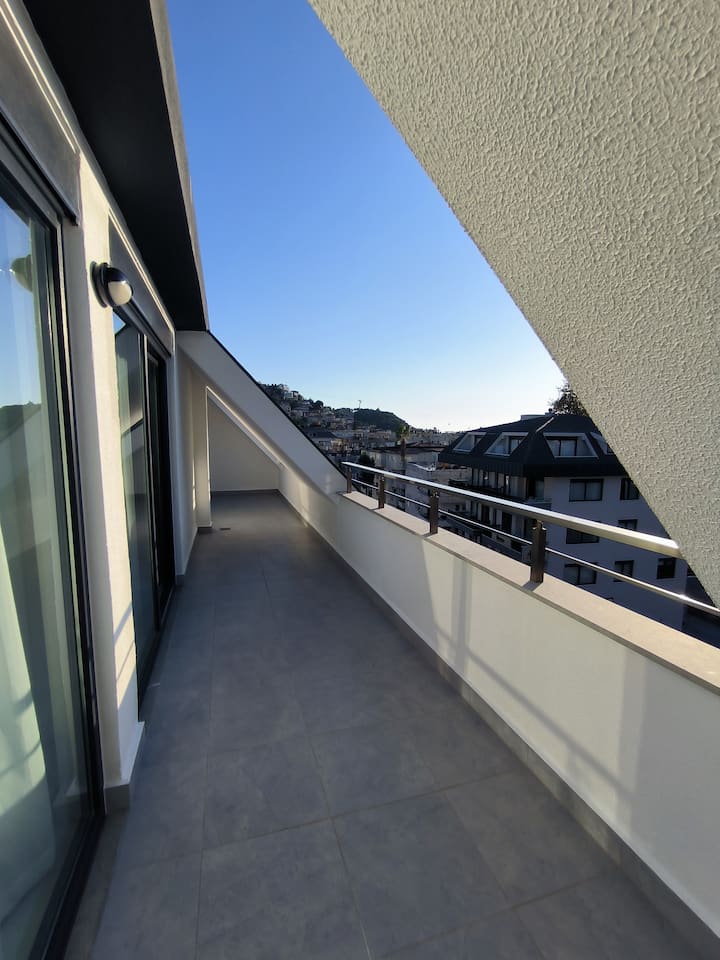 В центре большая 1+1  НОВАЯ. Вид на море и горе! - Alanya