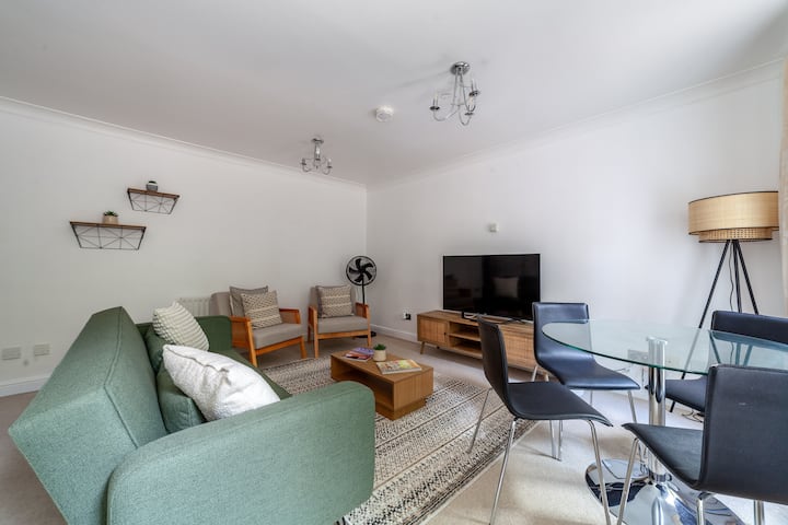 Welcoming Comfortable 2br Flat Near Excel Centre - London