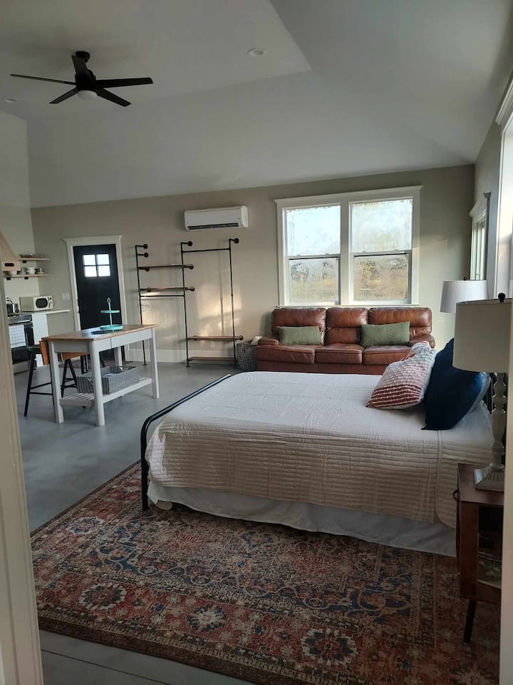 Highpoint Guest Suite - Pleasanton, KS
