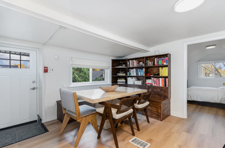 2 Bedroom Retreat In Roncesvalles - Mississauga