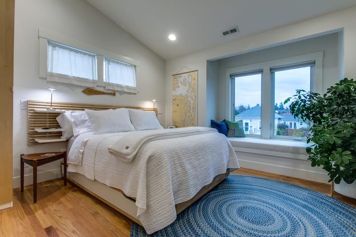 Modern Second Floor Apartment - Bellingham, WA