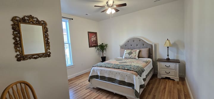 Modern 2br/1ba~historic Downtown~park&river~apt.2 - Front Royal, VA