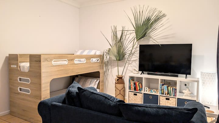 Coastal Comfort - 1 Bedroom Beachfront Apartment - Magnetic Island