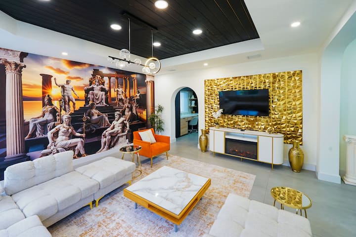Luxury Greek Escape | Hot Tub Near Las Olas Beach - Fort Lauderdale