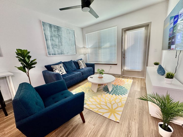 Big Lux King Bed Balcony Pool Gym Southside I95 - Jacksonville, FL