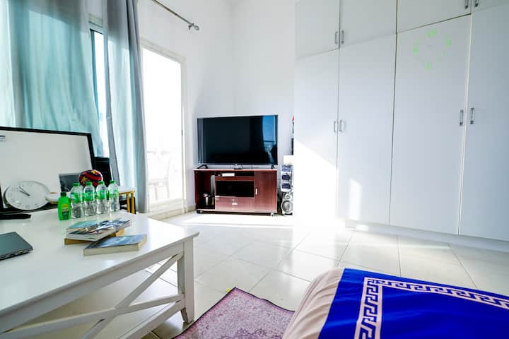 Private Healthy Studio  With Comfy Balcony Access - Abu Dhabi