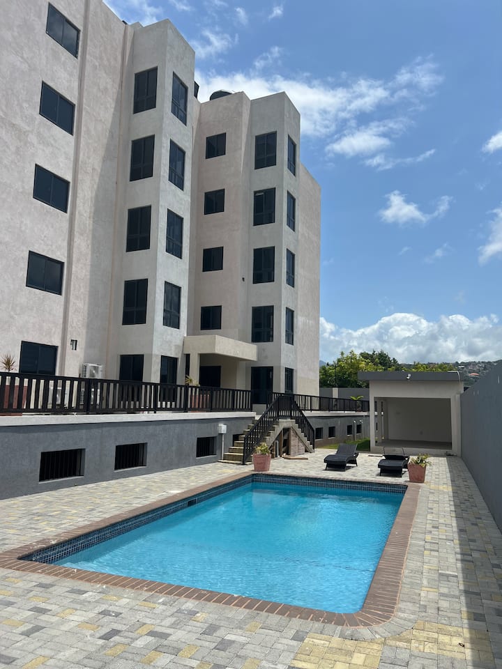 Luxury Paradise 
Modern Condo 24/7 Security &
Pool - Kingston