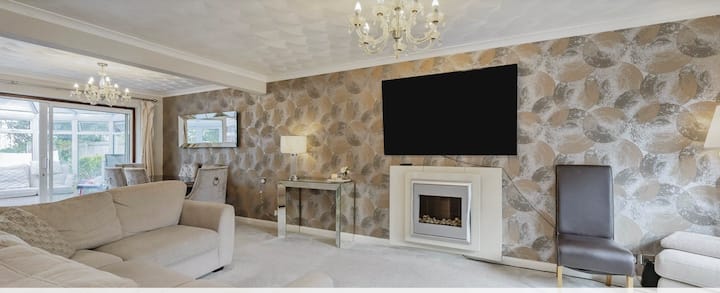 5 Bedroom Detached House - Gulliver's World Theme Park