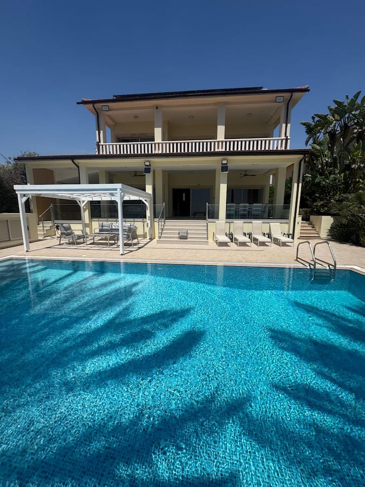 Nefeli Beach Villa 5 Bedrooms - Larnaca