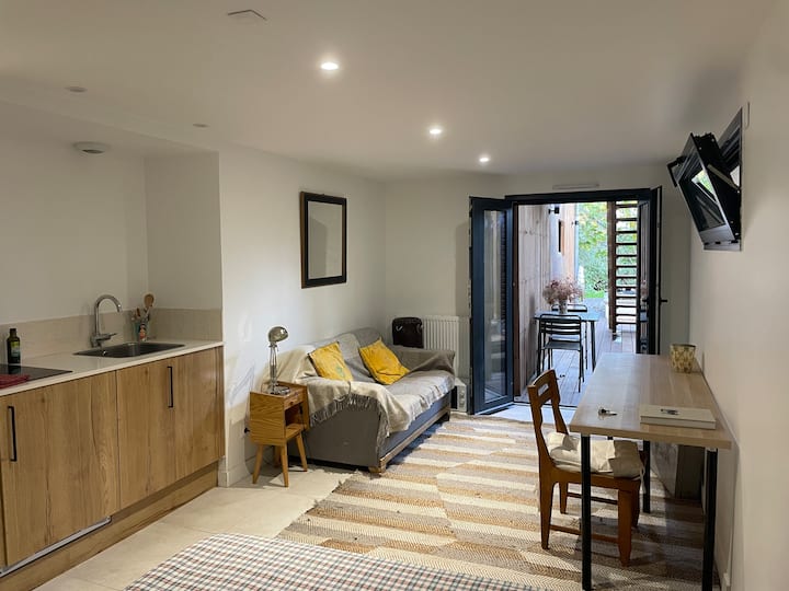 Studio Avec Terrasse Et Jardin - Les Lilas