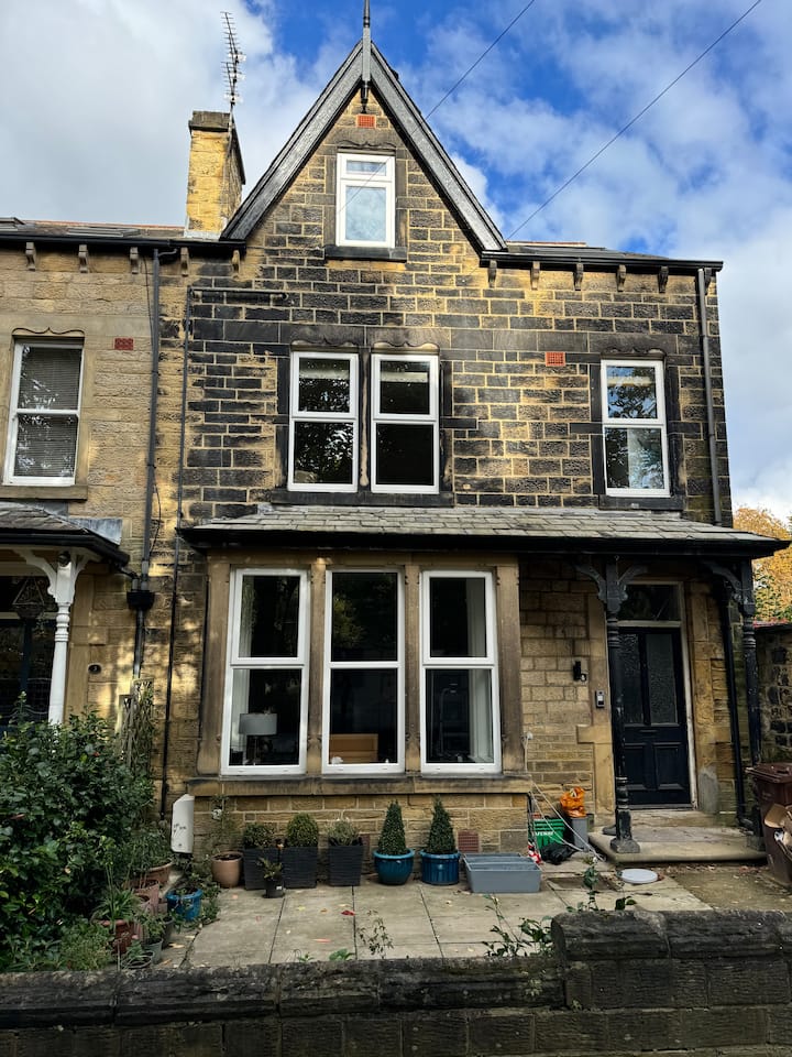 Family-friendly 2-bed Near Park In Oakwood - Leeds