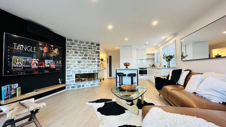 Luxurious Lakefront Apartment - Queenstown