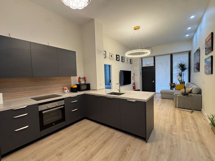 Luxury Suite Wifi Ac All Service Communication E2 - Madrid