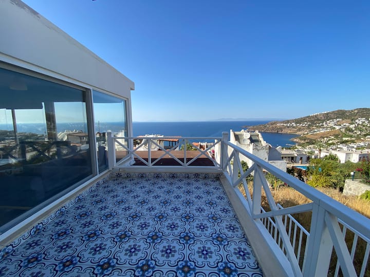 Yalıkavakta Deniz Manzralı Villa - Gündoğan