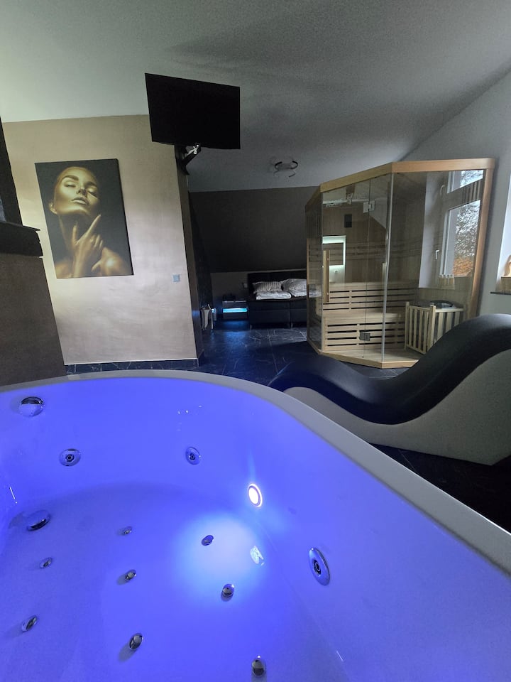 Wellnessoase Black Whirlpool & Sauna - Gelsenkirchen