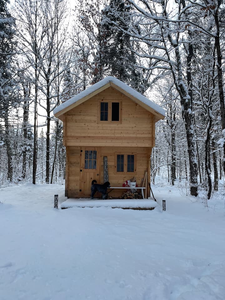 *Heated* Tiny House In Winter Wonderland! - Huntsville