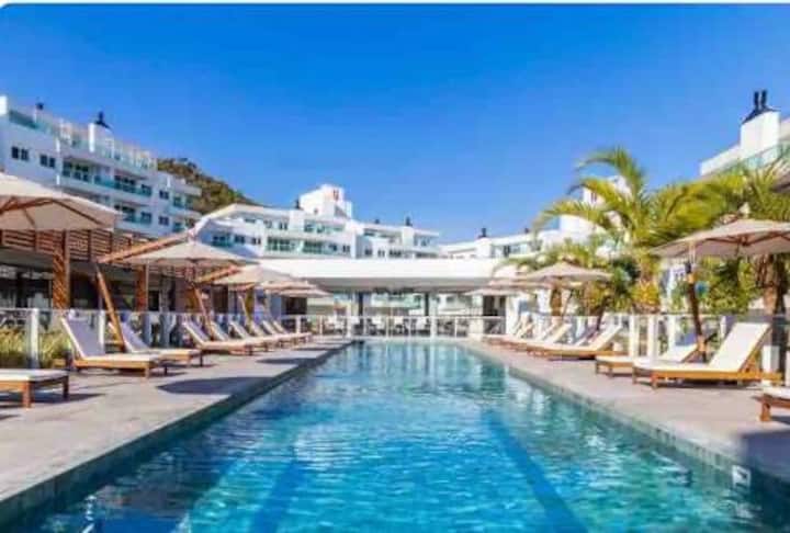 Lindo Apartamento Em Jurerê Com Piscina. - Brazil