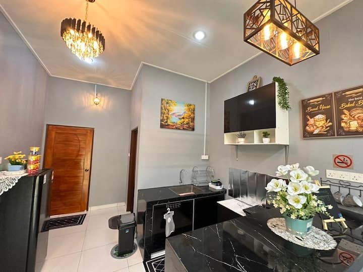 Tok Wan's Studio Homestay (Qaseh) - Tanah Merah