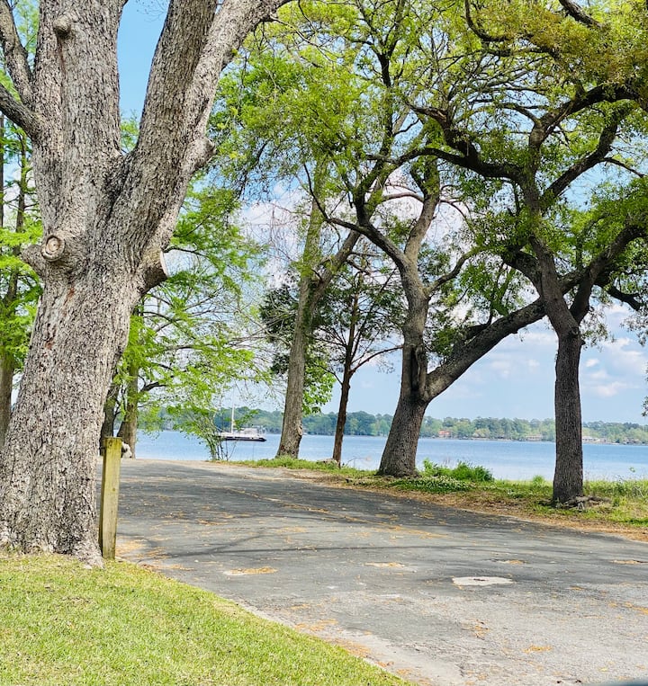 River Walk Apartment  Downtown New Bern - New Bern, NC