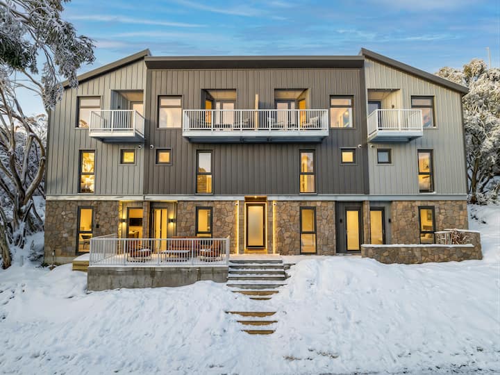 Modern Mt Buller Chalet Village Location Sleeps 12 - Mount Buller