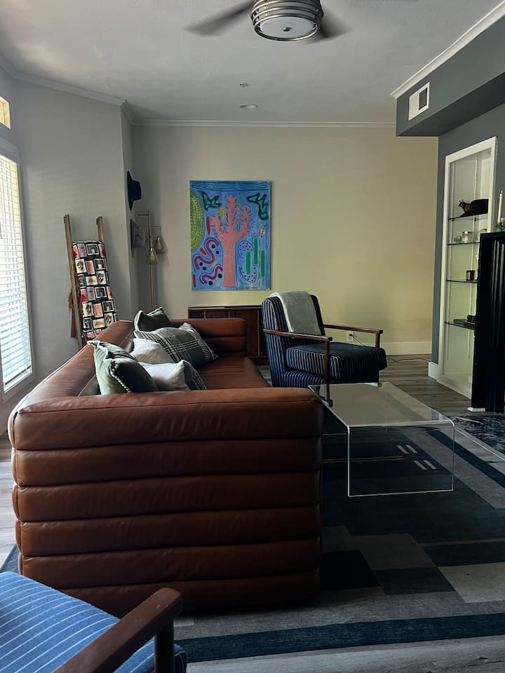 Call Me Texan Condo In Dallas Oak Lawn - Dallas, TX