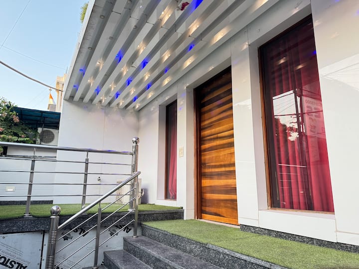 Luxury Stay In New Delhi - Delhi
