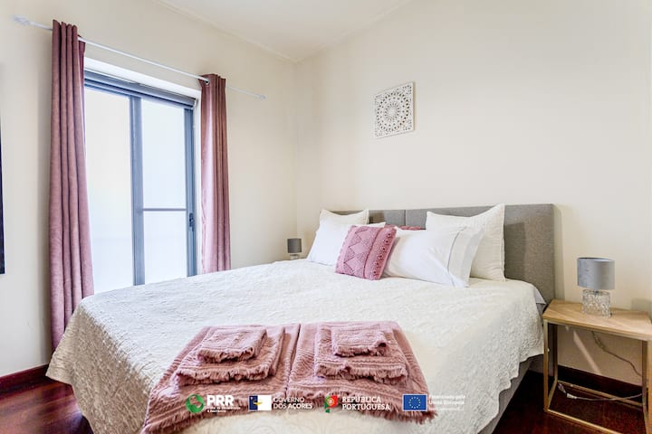 Private Room With Shared Bathroom & Breakfast - Ponta Delgada