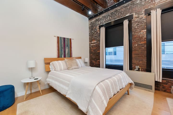 Spacious Arts District Studio With Free Parking - Portland, ME