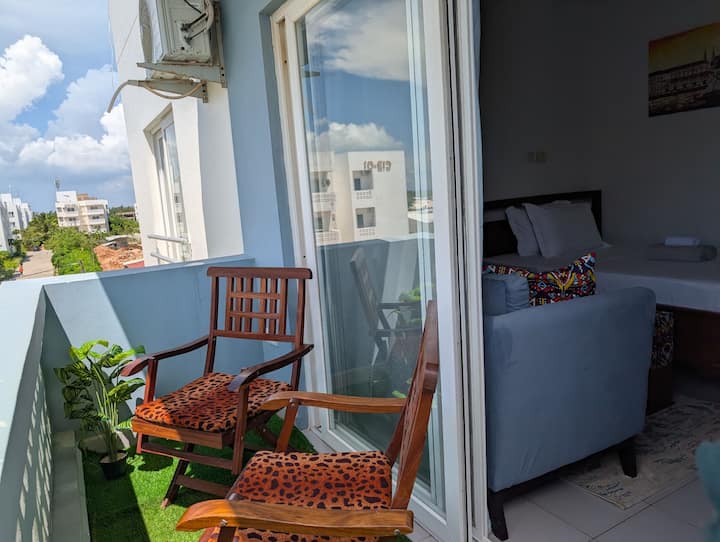 Seaside Serenity: Breakfast, Pool, Coral Front - Zanzibar