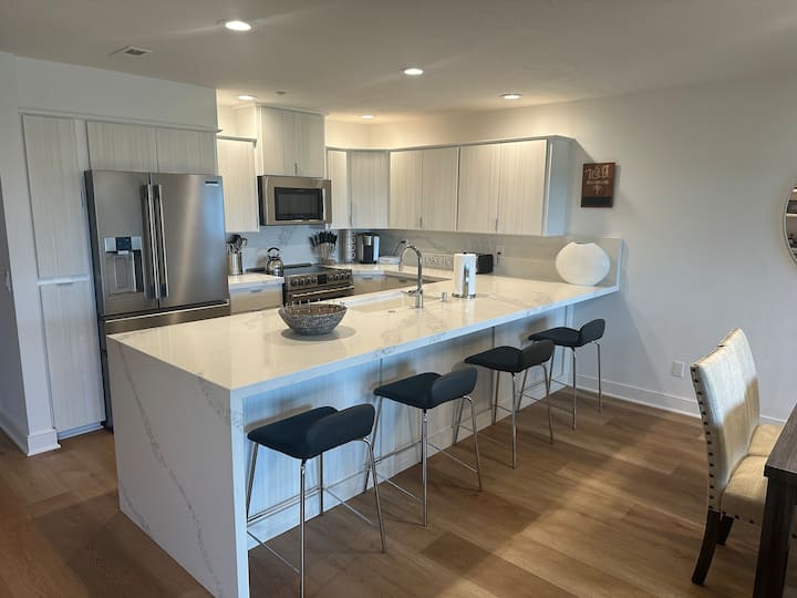 Beautiful 2br Lakefront Condo W/king Suite - Coeur d'Alene, ID
