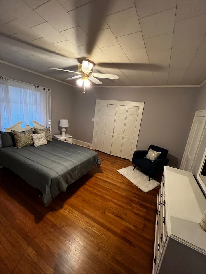 Cozy Room With Private Bathroom - Winston-Salem, NC