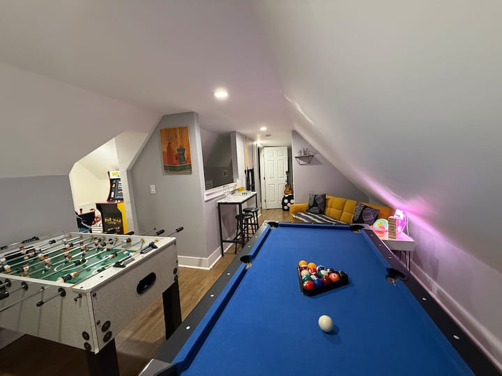 Epic Game Room & Arcade Machines W/private Parking - Atlanta, GA