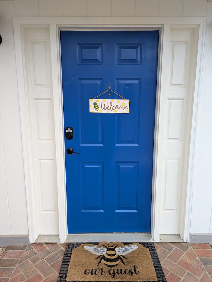 Sleepy Bee Cottage, Simple Charms, Near Wfu - Winston-Salem, NC