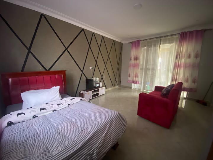 Cozy And Spacious Studio Room. - Uganda
