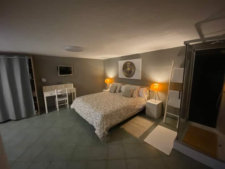 Apartamento Moderno Y Amplio. Zona Tranquila - Montserrat