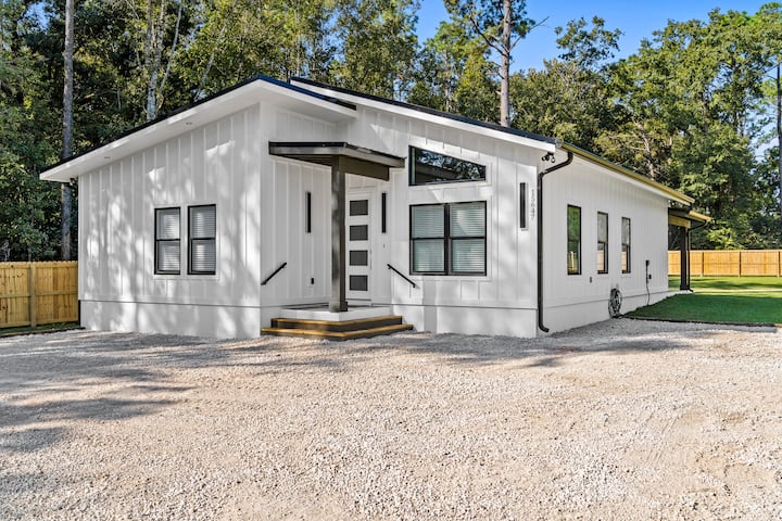 Modern, Cozy And Spacious Home 1. - Alligator Alley, Summerdale