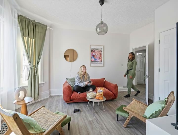 Designer 2bedroom W/playstation | King+queen+extra - Niagara Falls