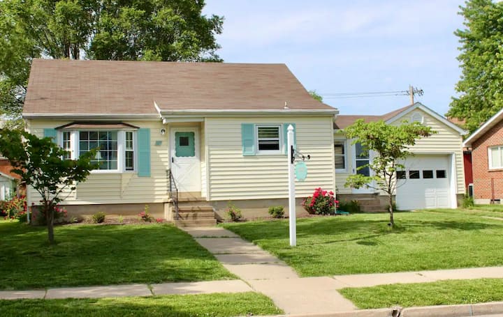 Stumble-in Whole House Rental - Hermann, MO