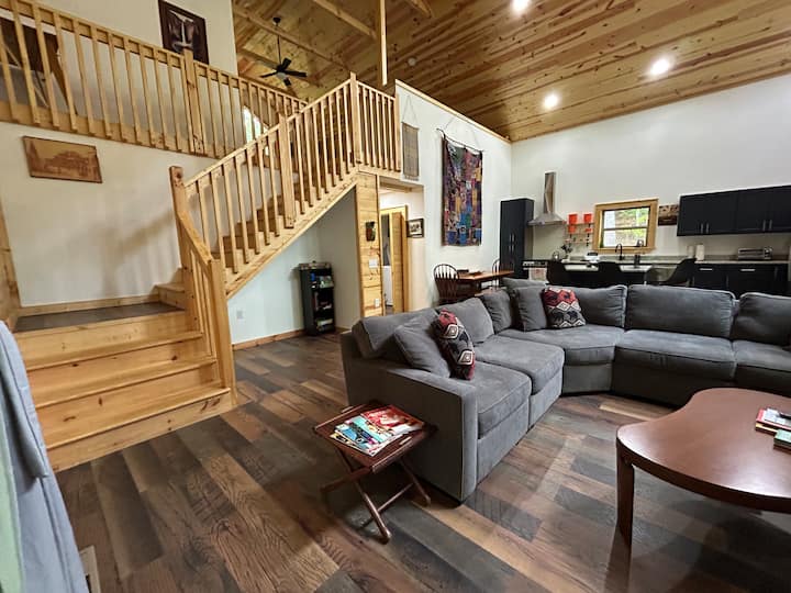 Serene Mountain Retreat, Relax On Deck & Hot Tub - Murphy, NC