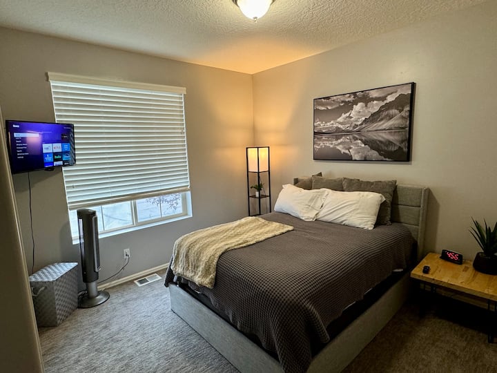 Guest Room W/ Private Bath 20m To Skiing - Layton, UT